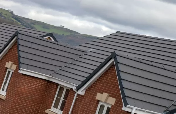 Difference between a pitched roof and a slate roof - Vantage Roofing